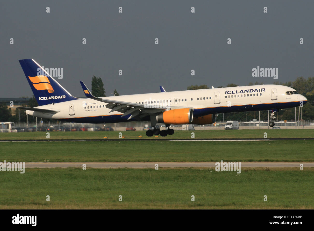ICELANDAIR BOEING 757 Stock Photo - Alamy
