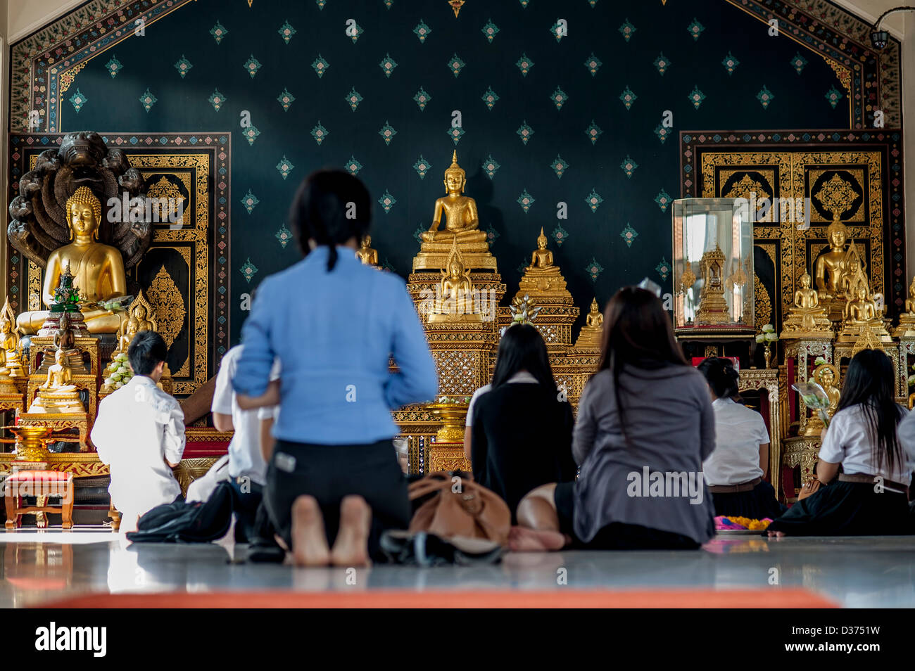 BANGKOK - THAILAND: People praying to Buddha in a temple in Bangkok ...