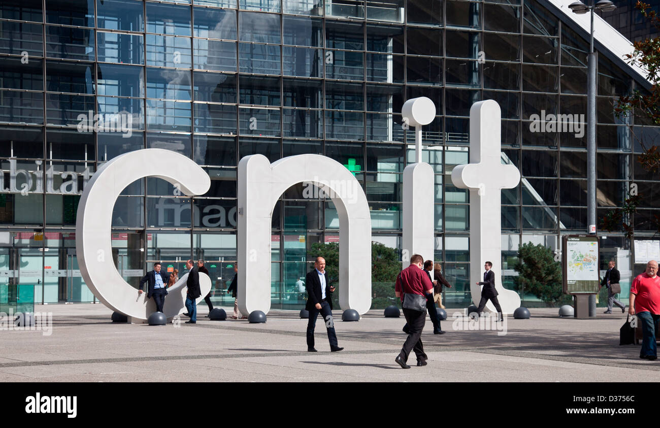 Workers and visitors outside the CNIT building (Centre des nouvelles ...