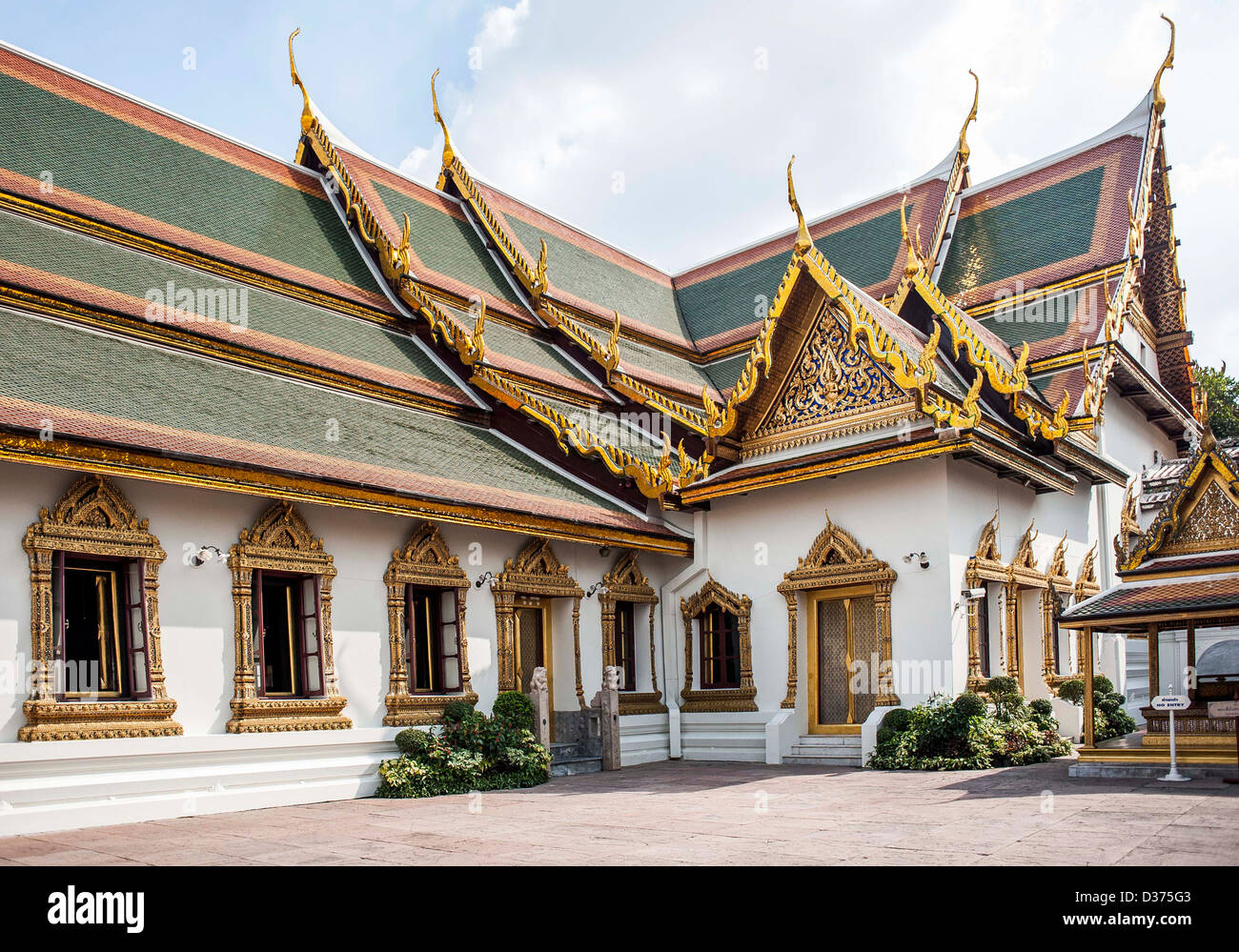 BANGKOK - THAILAND: View of a building inside the Grand Palace Stock ...