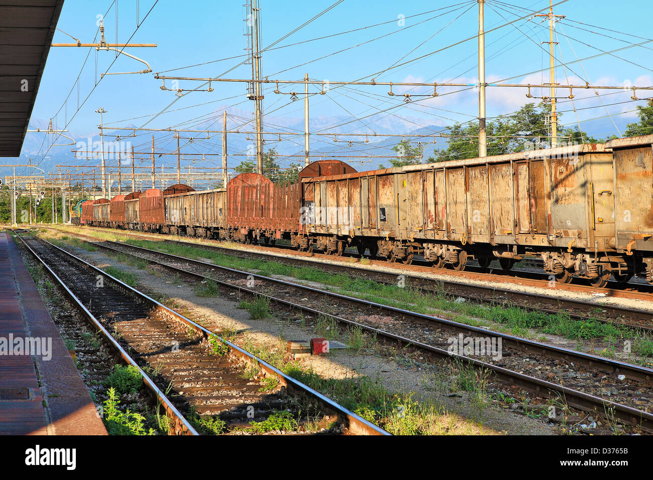 Freight train carriage hi-res stock photography and images - Alamy