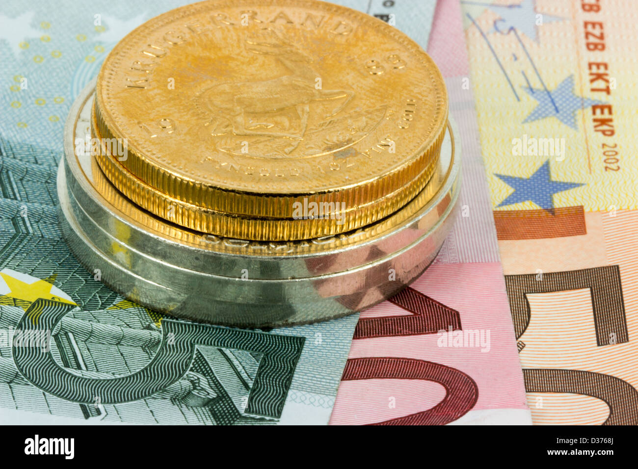 Gold notes hi-res stock photography and images - Alamy