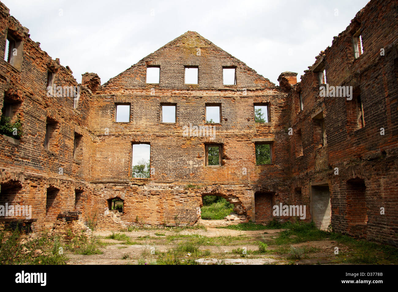 destroyed old building Stock Photo - Alamy