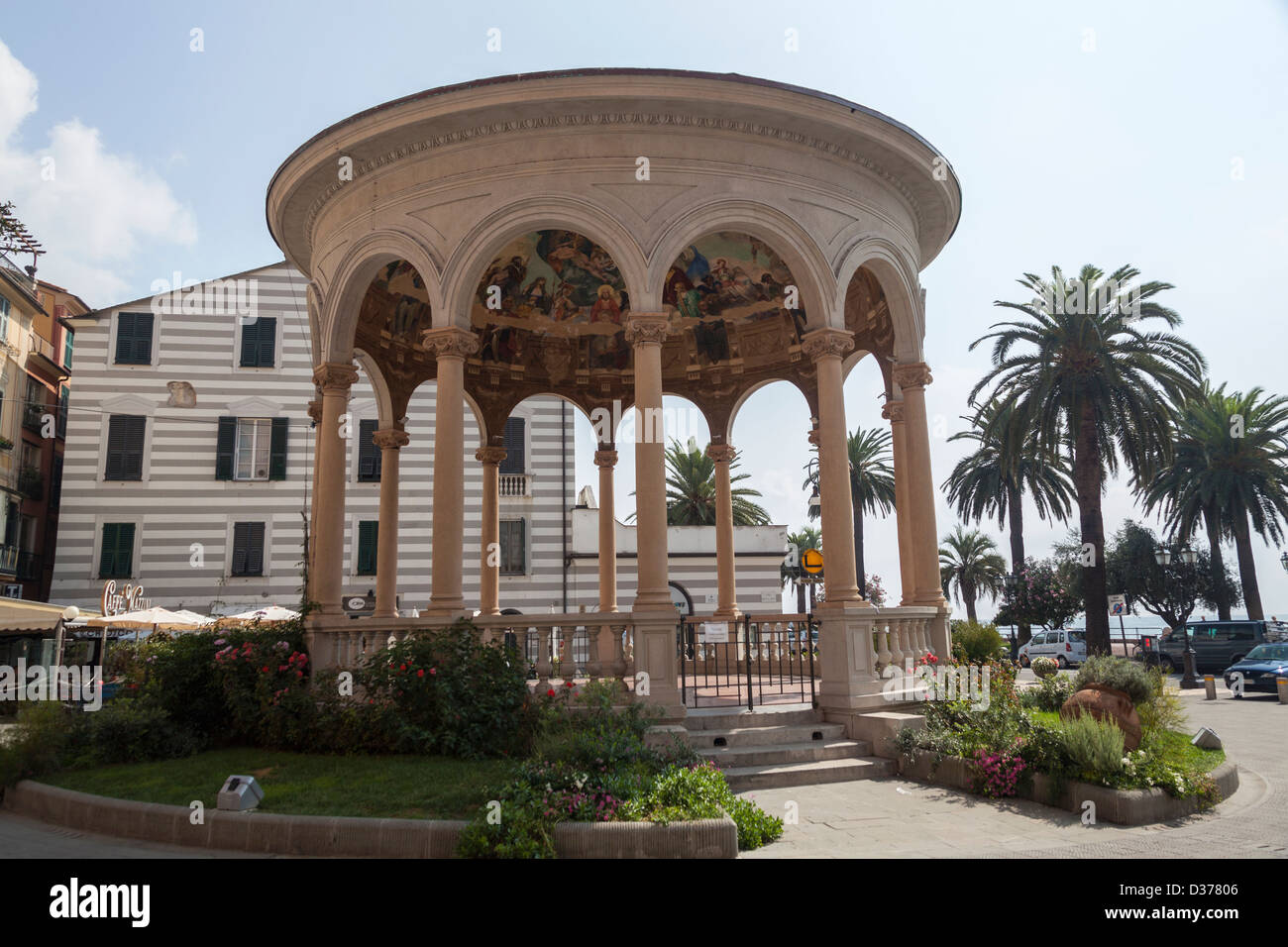 Rapallo- beautiful seaport in Italy Stock Photo - Alamy