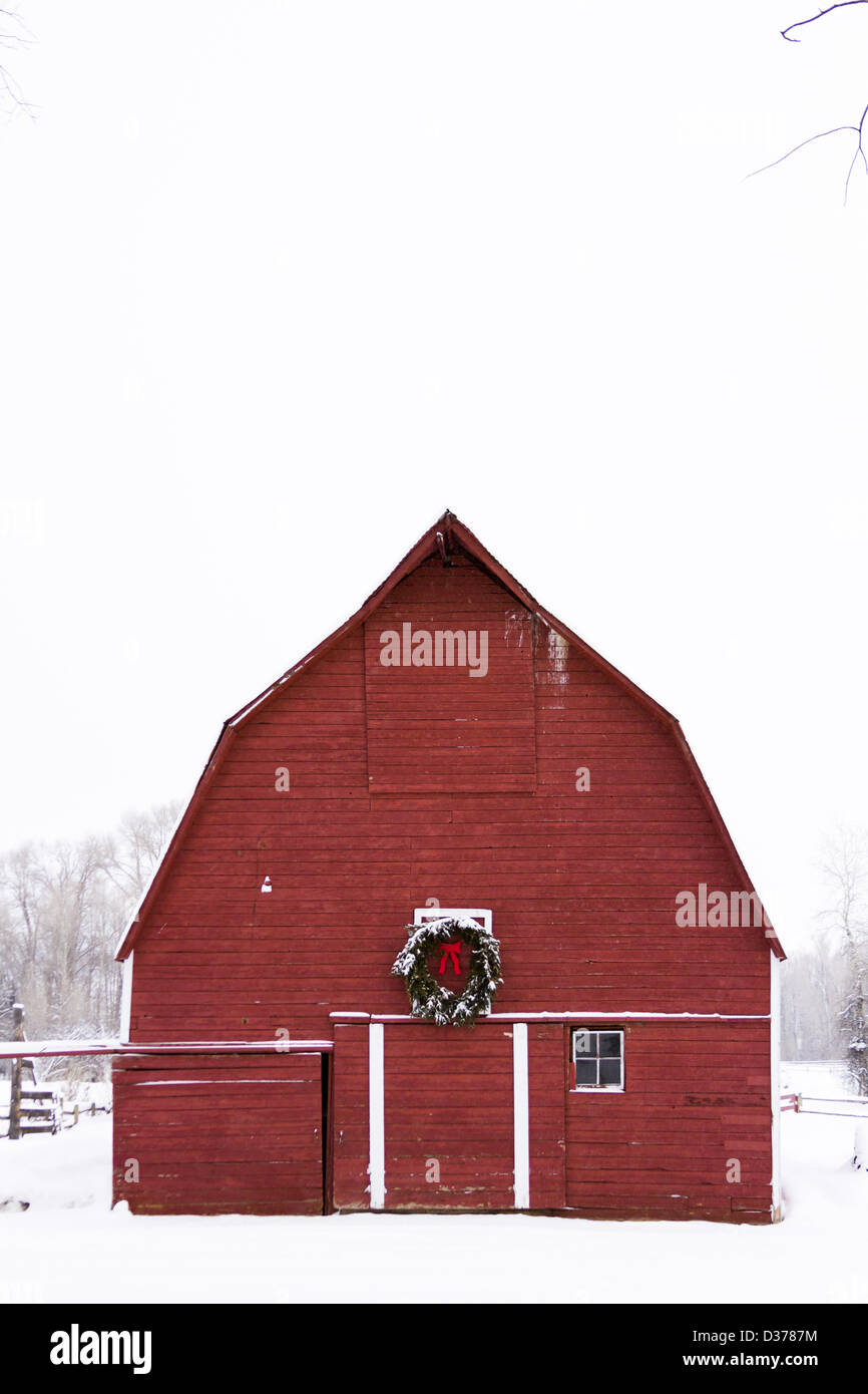 Red barn winter hi-res stock photography and images - Alamy