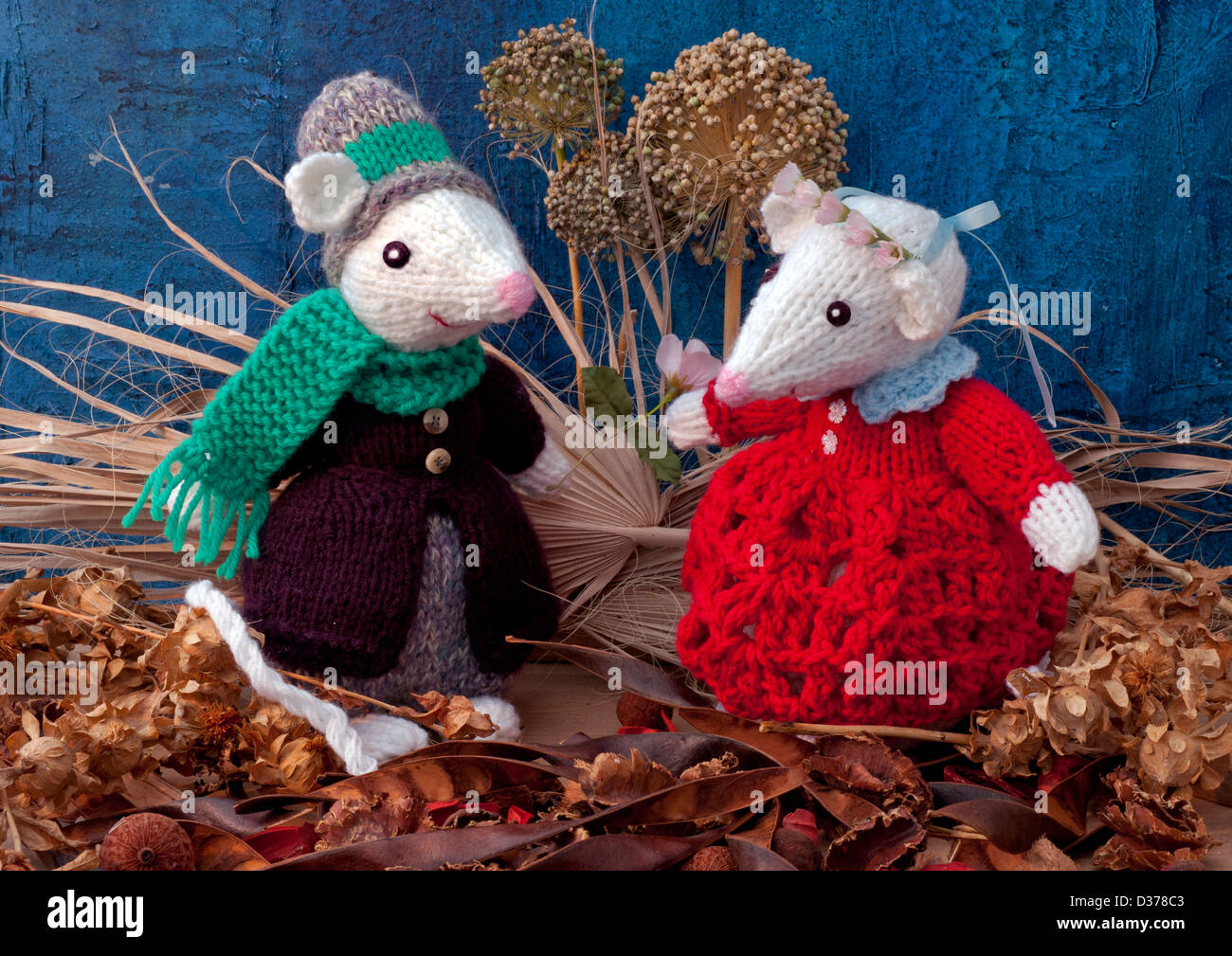 White mice hi-res stock photography and images - Alamy