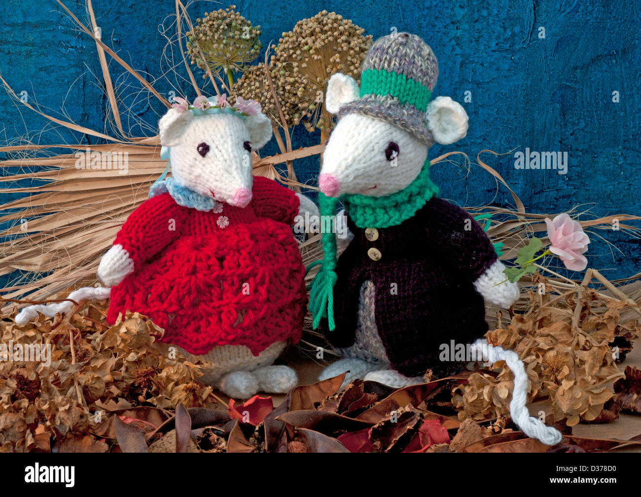 White mice hi-res stock photography and images - Alamy