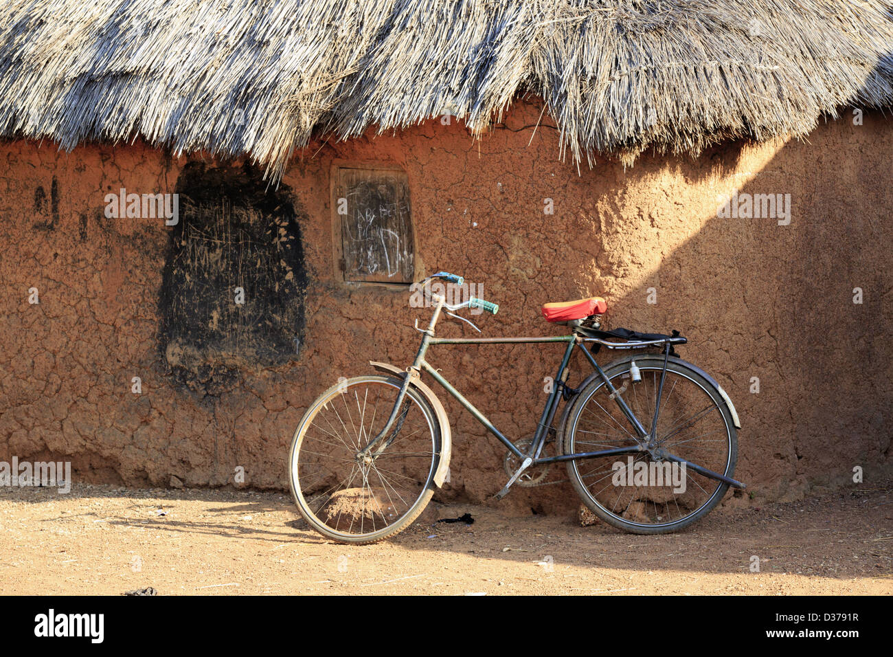 Mud huts and bike in a traditional African village Stock Photo - Alamy