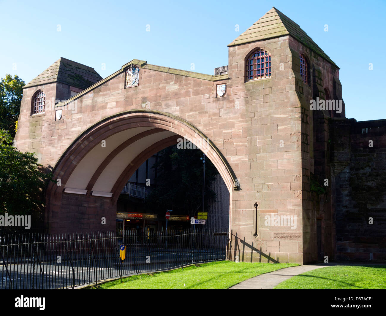 Chester footbridge hi-res stock photography and images - Alamy