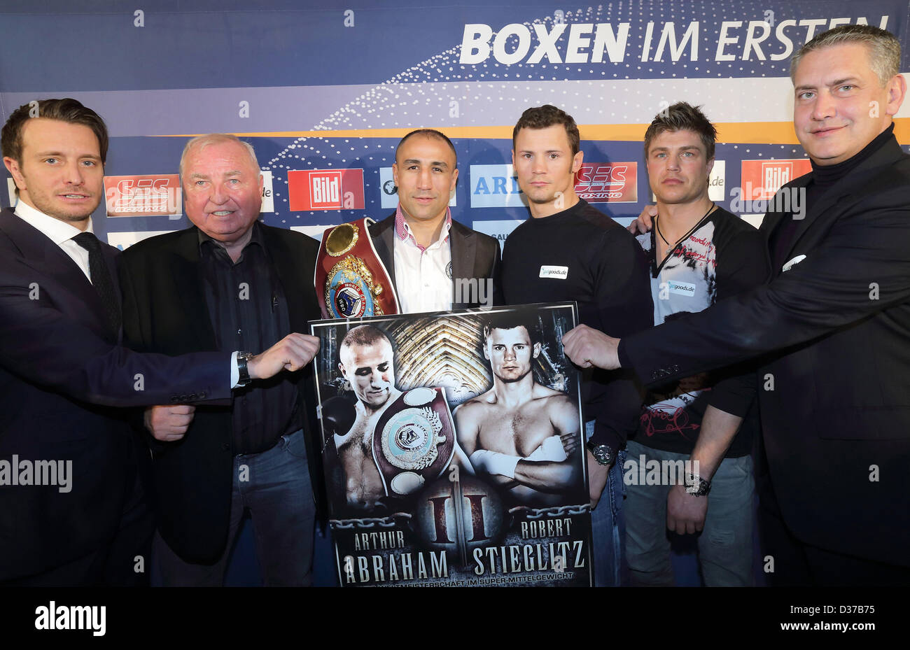 Promoter world title boxing fight hi-res stock photography and images ...