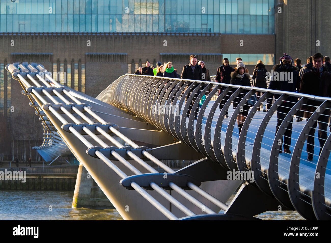 Millennium bridge london 2000 hi-res stock photography and images - Alamy