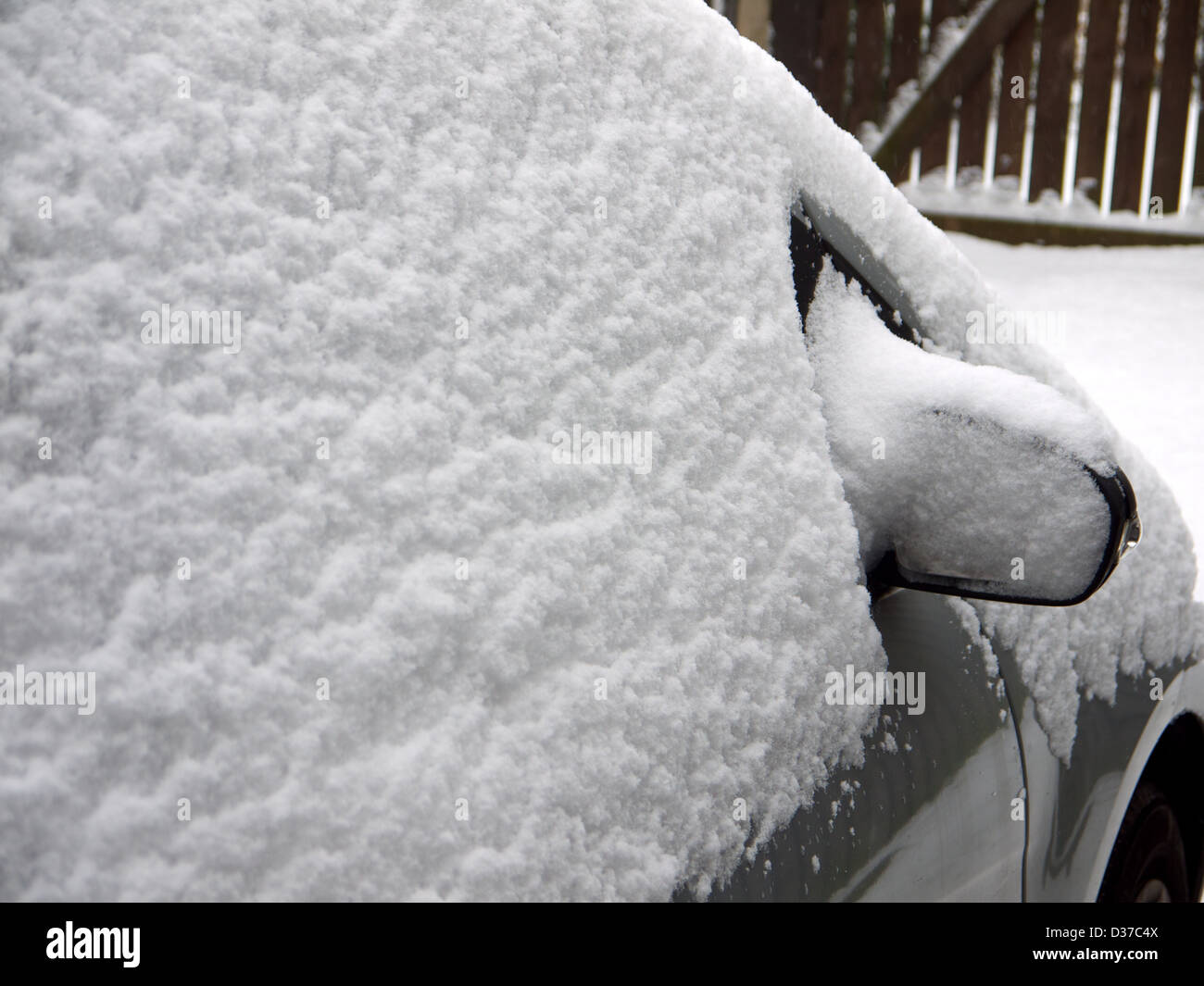 Snow covered car Stock Photo - Alamy