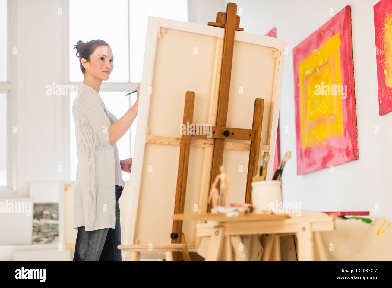 Woman painting at easel hi-res stock photography and images - Alamy