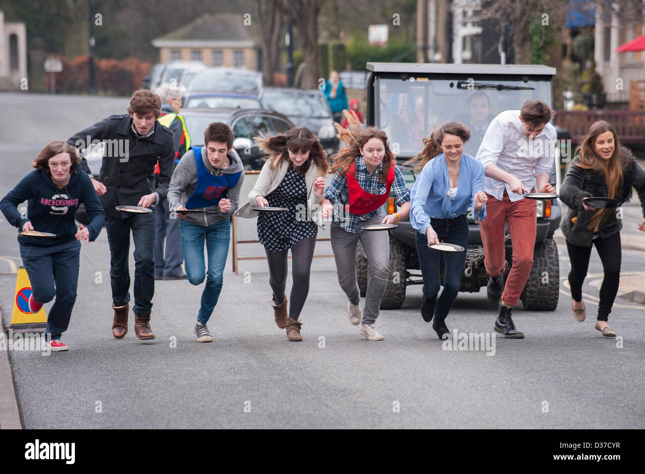 Young teens competing in a running race hi-res stock photography and ...