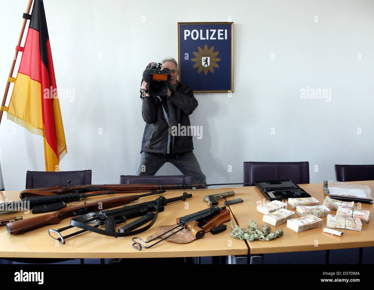 Confiscated drugs hi-res stock photography and images - Alamy