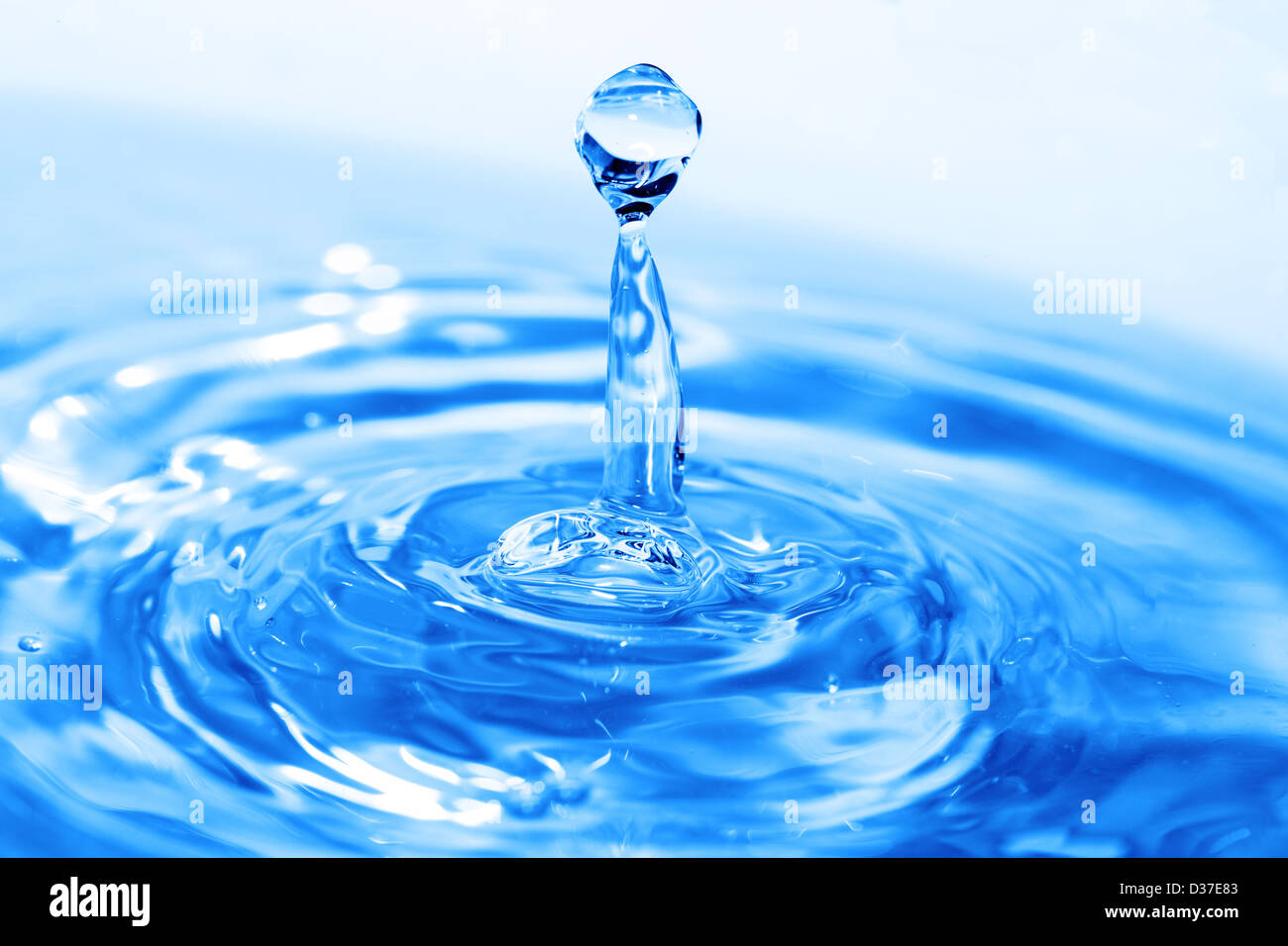 Splash ripples on water hi-res stock photography and images - Alamy