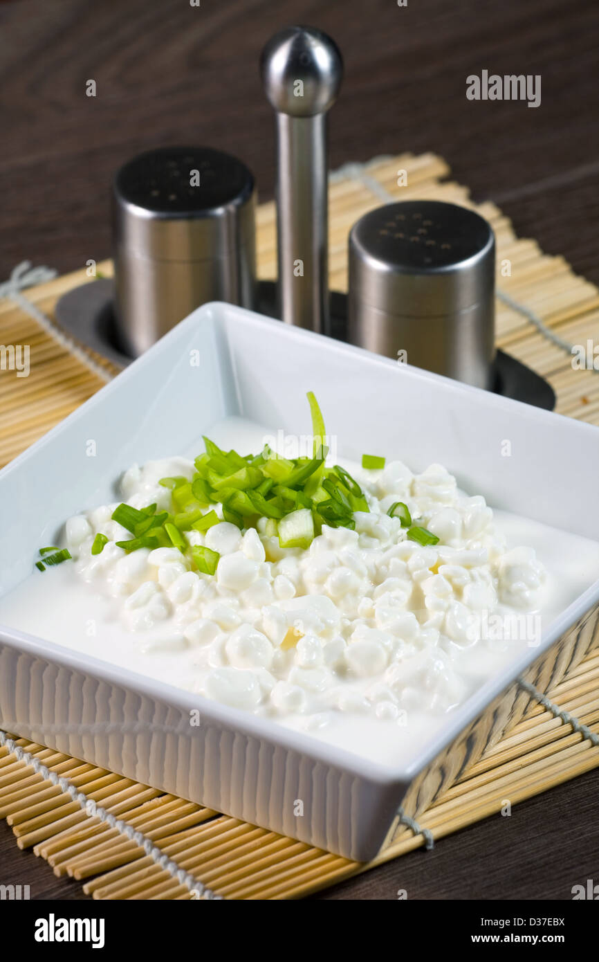 Bowl with fresh cottage cheese and chives Stock Photo - Alamy