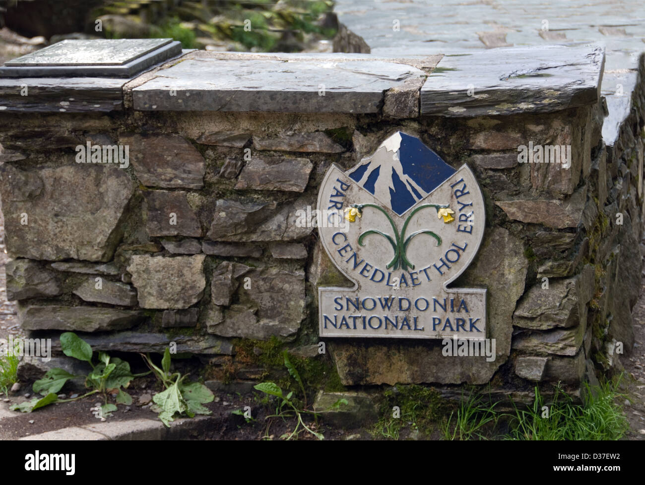 WALES; CONWY; THE SNOWDONIA NATIONAL PARK SIGN AT BETWS-Y-COED Stock ...