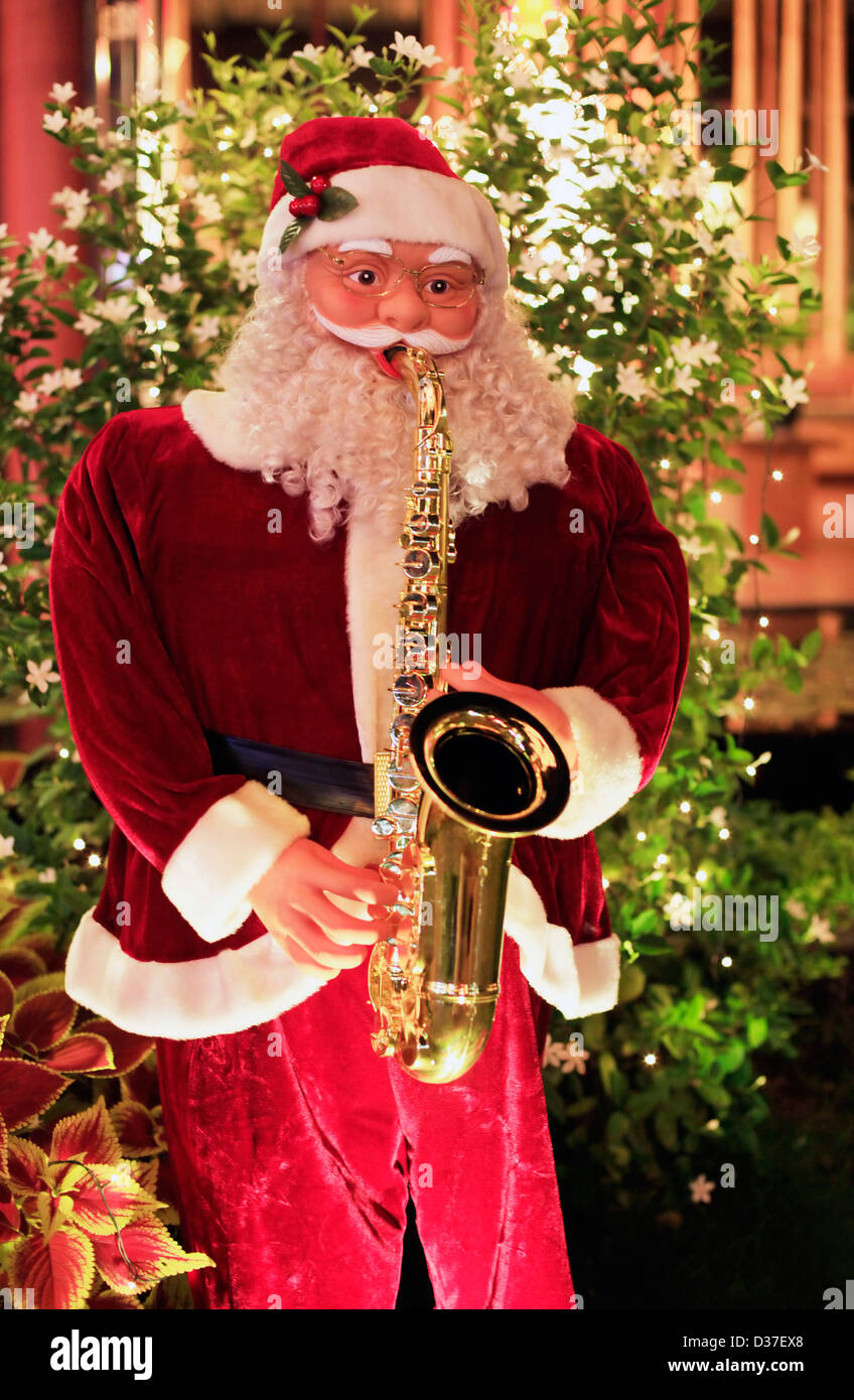 Santa playing saxophone hi-res stock photography and images - Alamy