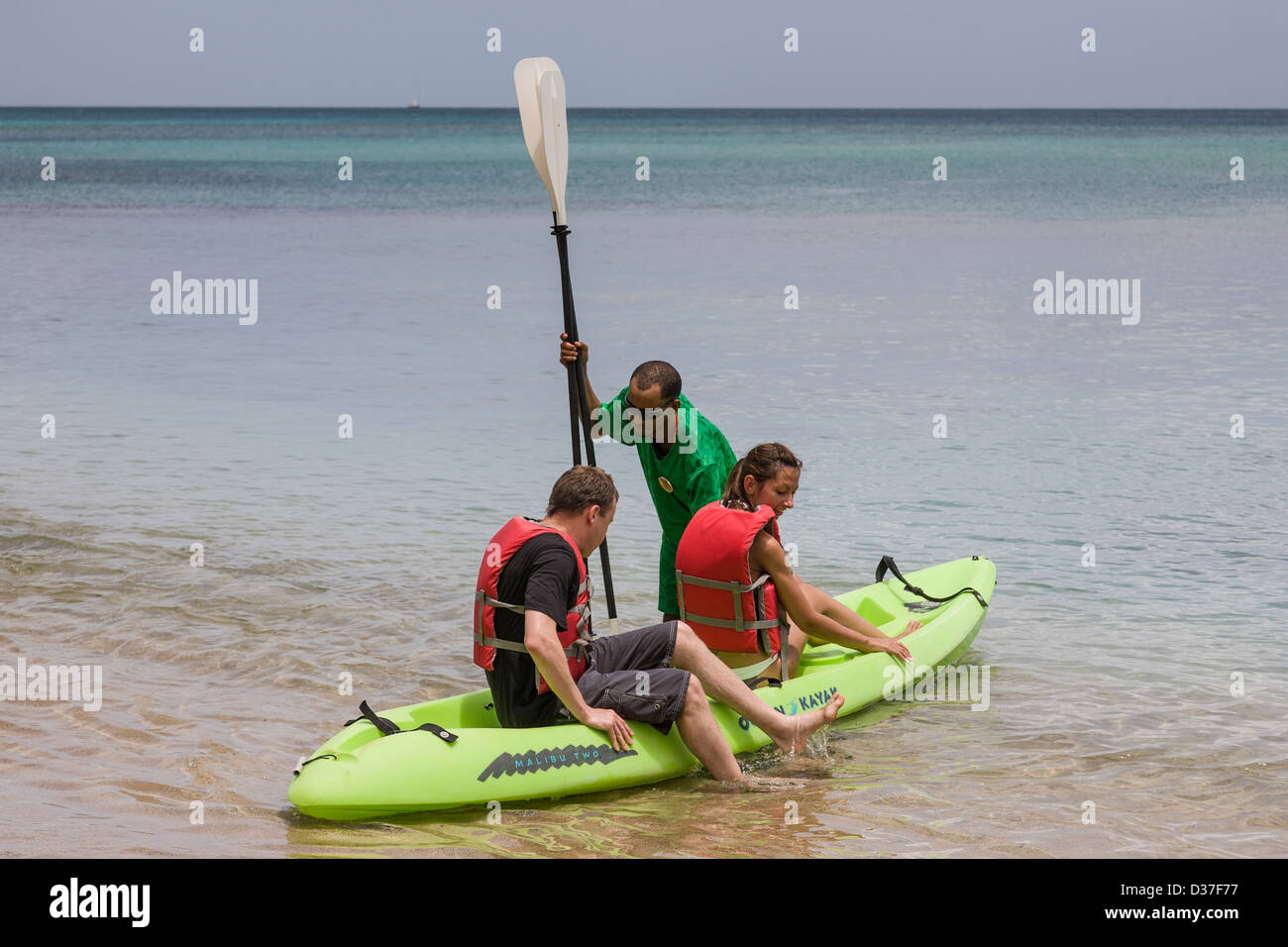 Couple get a helping hand to launch their two-man canoe in the sea in ...