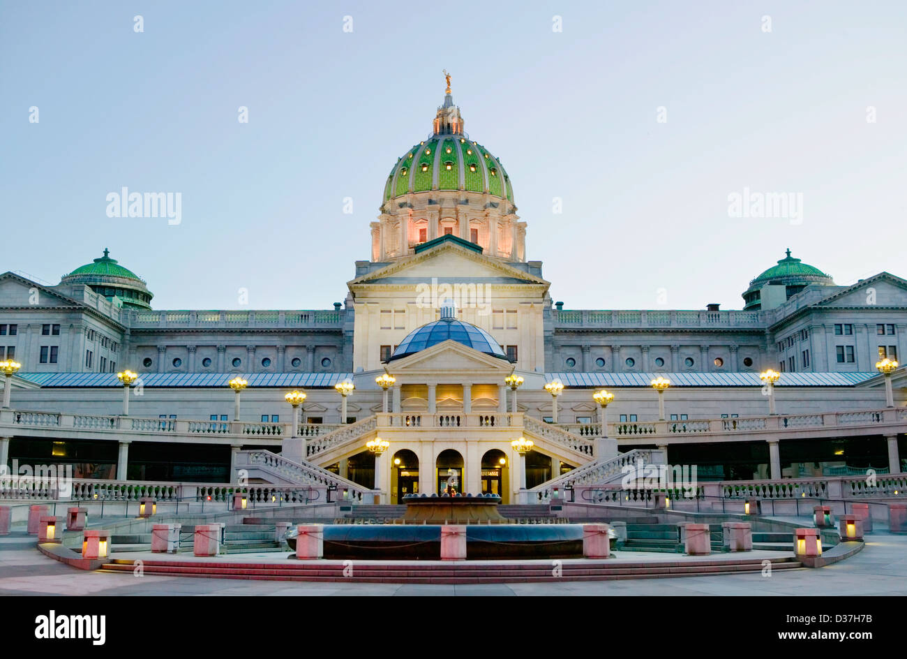 State capitol building pennsylvania in hi-res stock photography and ...