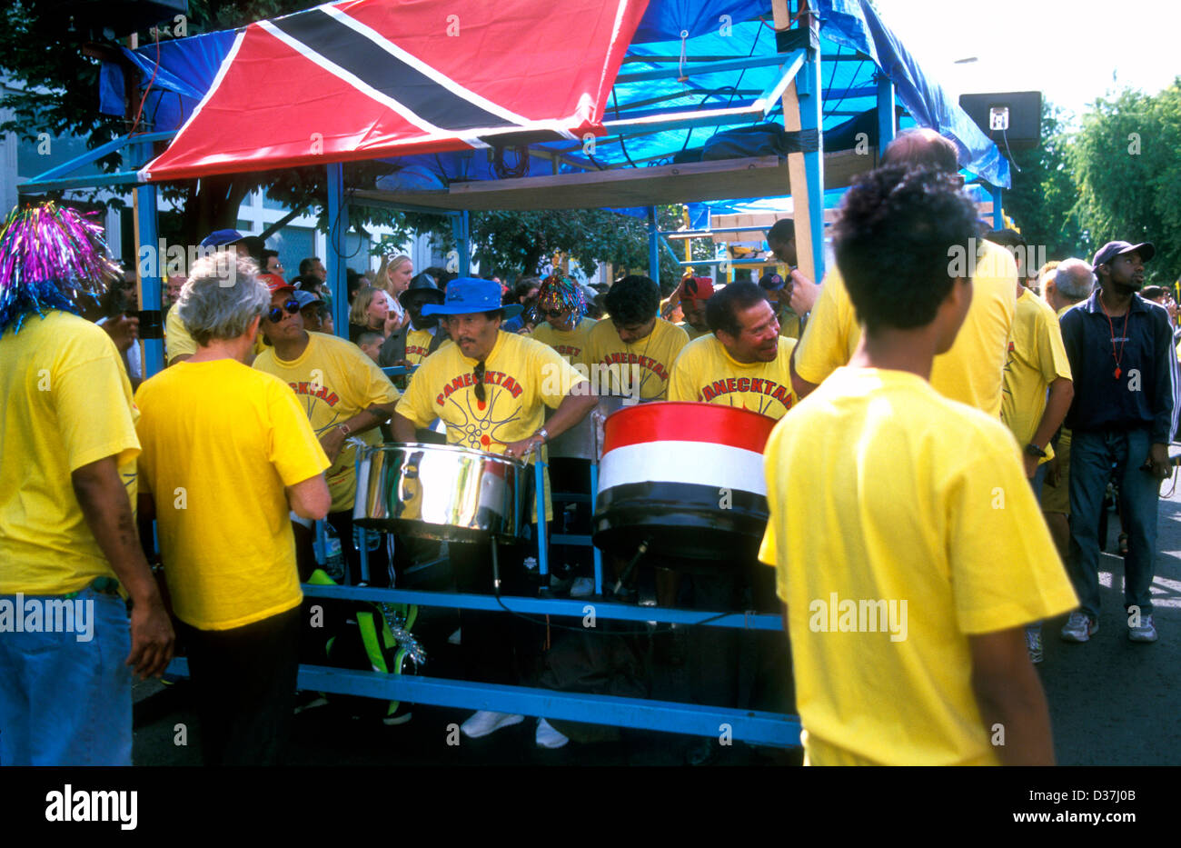 Panecktar Trinidad steel band playing on float at Notting Hill carnival ...