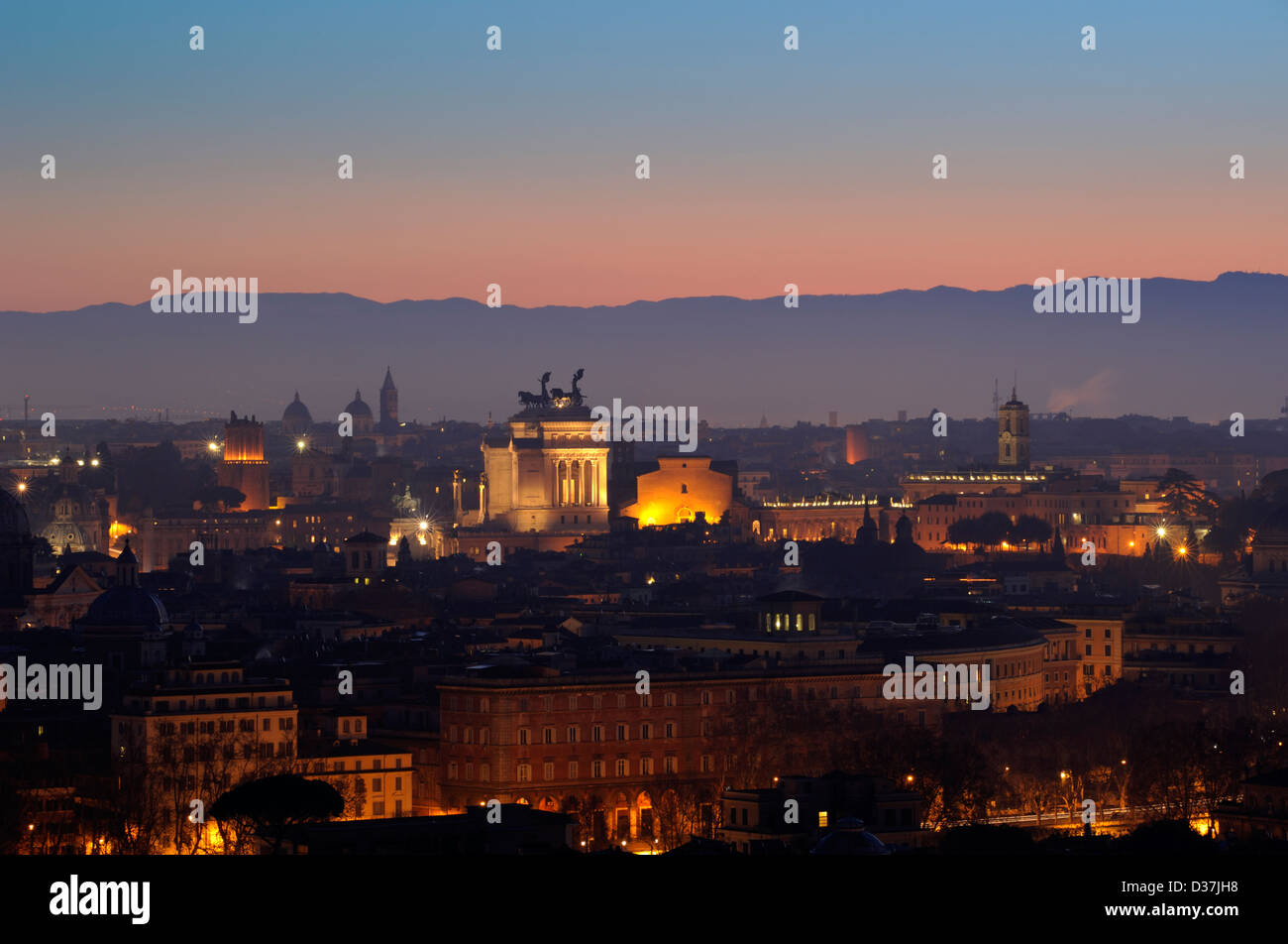 Italy, Rome, the city seen from Janiculum Hill (Gianicolo) at dawn ...