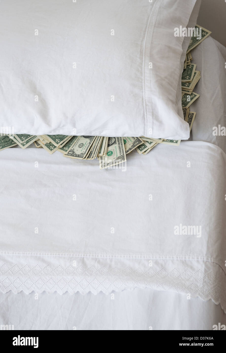 Stacked dollar bills hi-res stock photography and images - Alamy