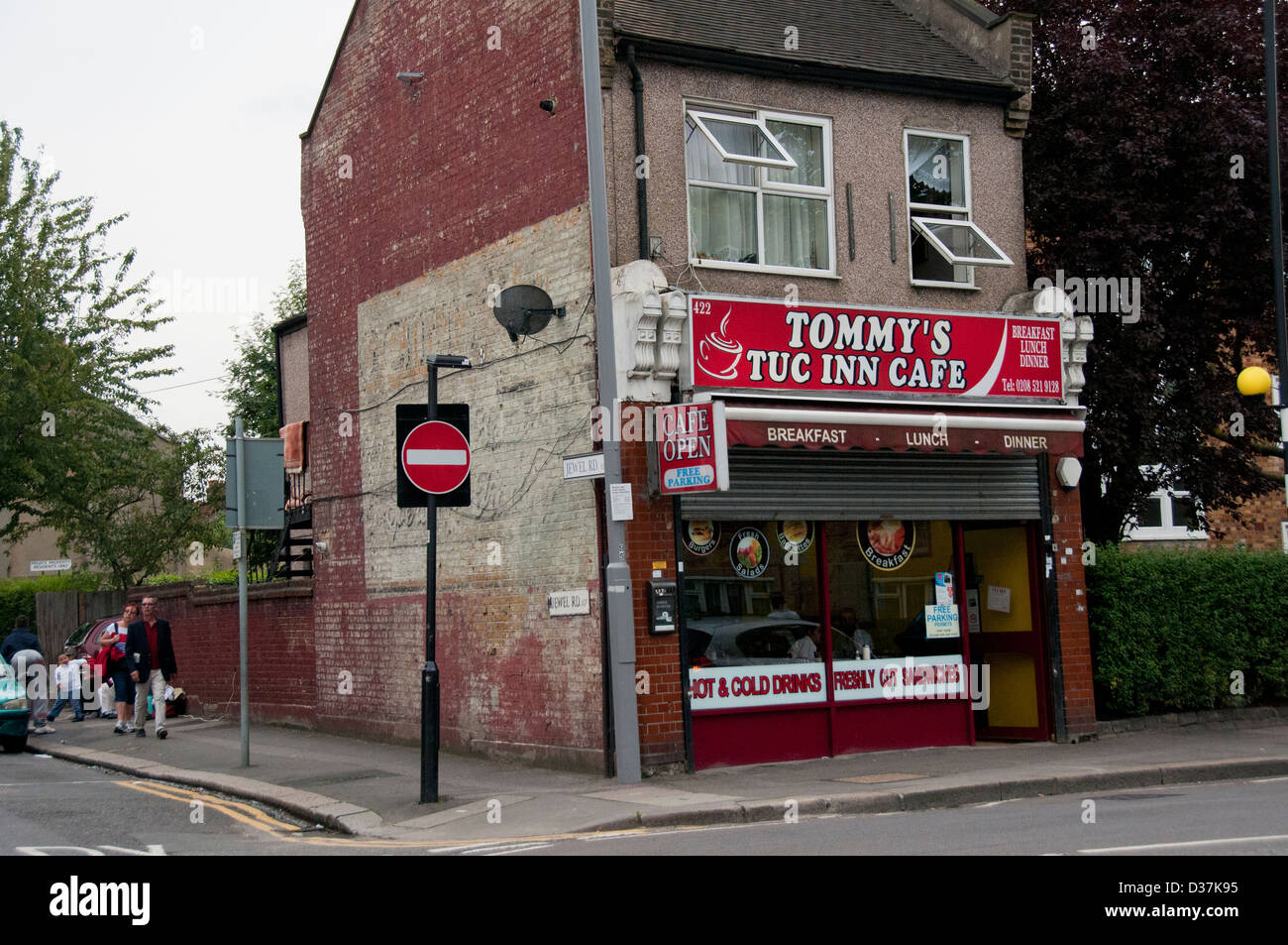 Old fashioned corner shop hi-res stock photography and images - Alamy