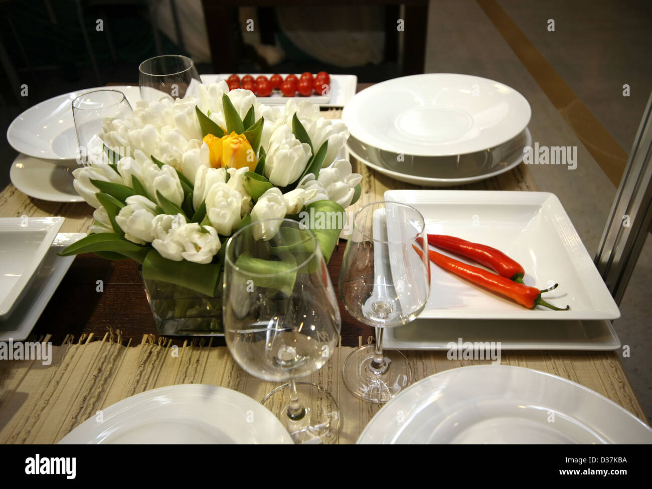 Table set tulips restaurant hi-res stock photography and images - Alamy