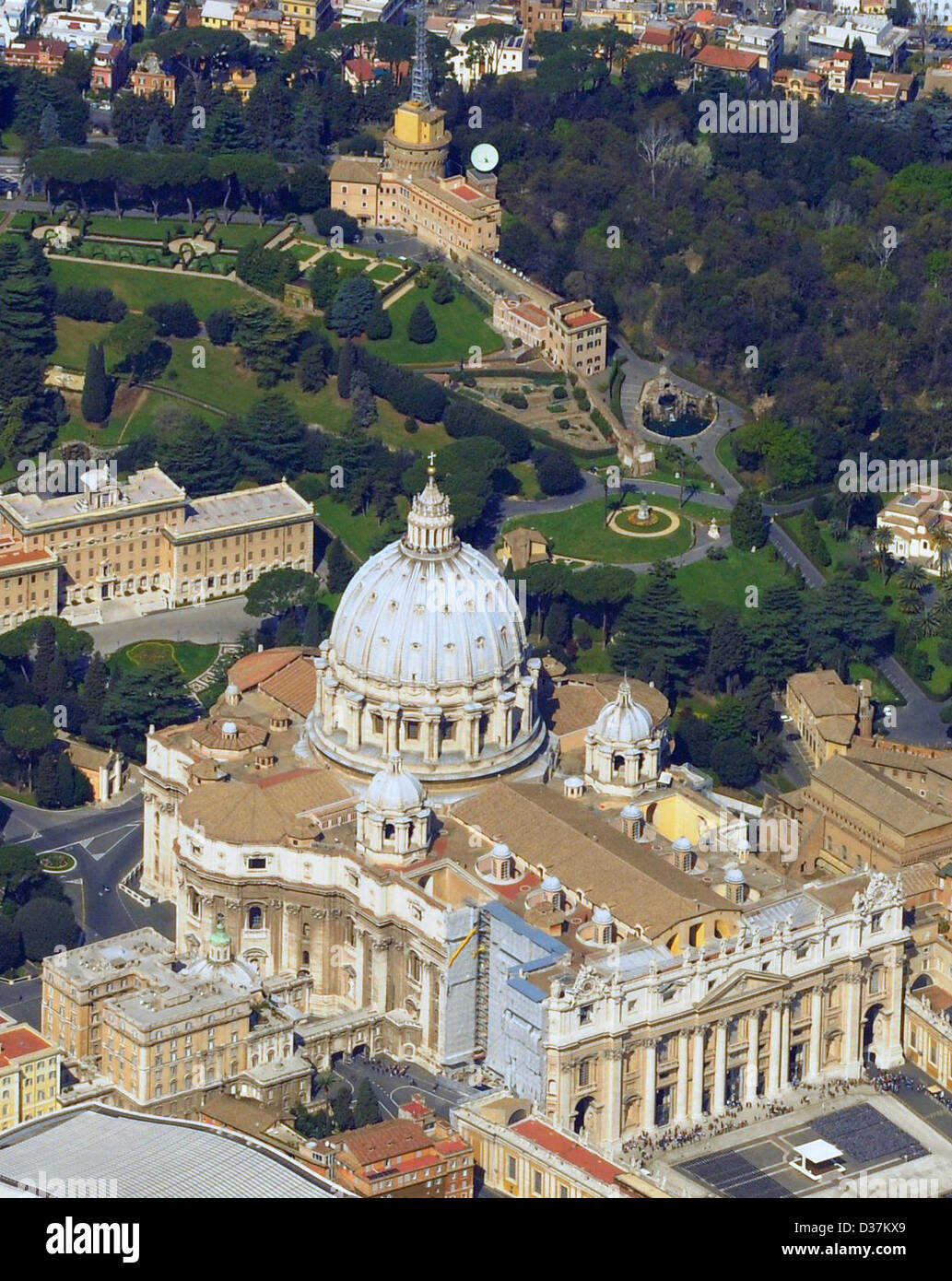 Pope benedict leaves vatican hi-res stock photography and images - Alamy