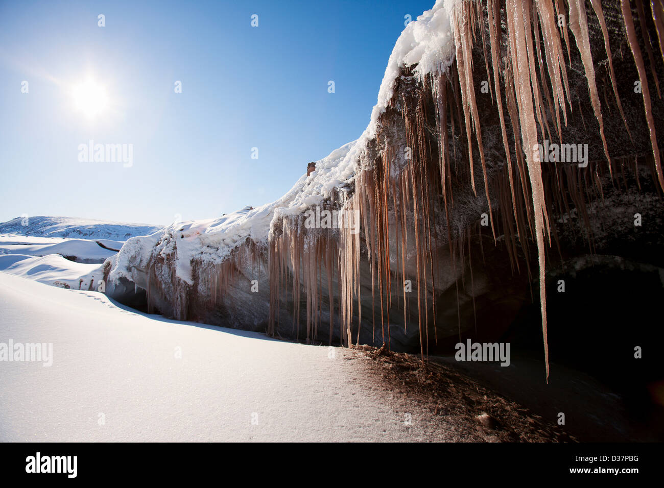 Hanging from rock hi-res stock photography and images - Alamy
