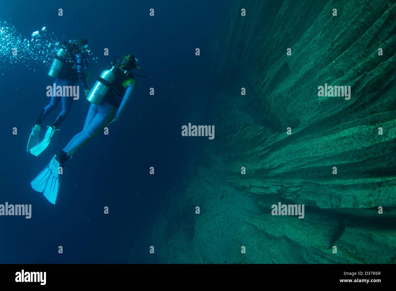 Divers in the Barracuda Lake, a tourist attraction for nature lovers ...