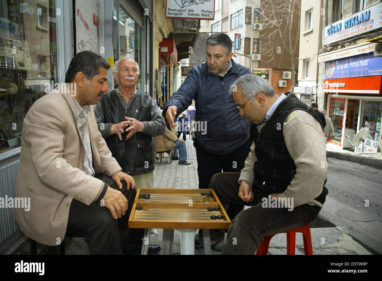 Istanbul, Turkey, backgammon-playing men in Karakoy Stock Photo - Alamy