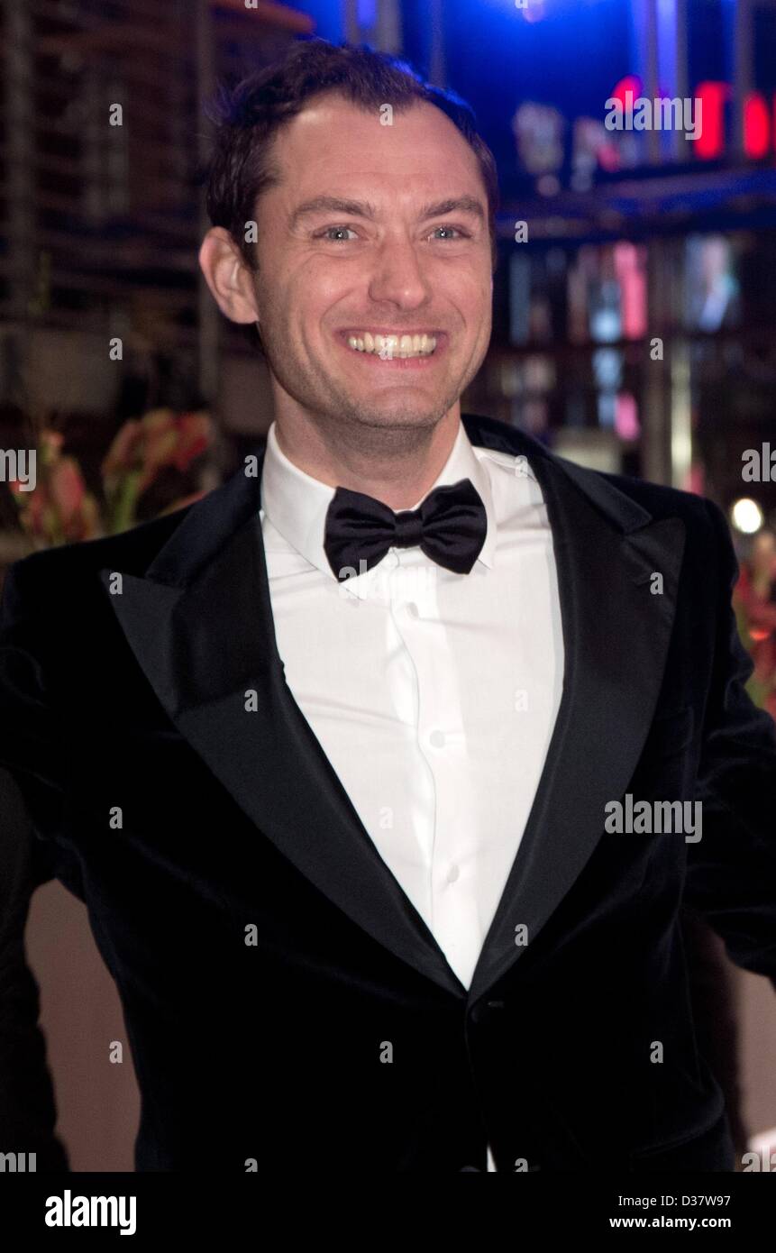 British actor Jude Law arrives for the premiere of the movie 'Side ...