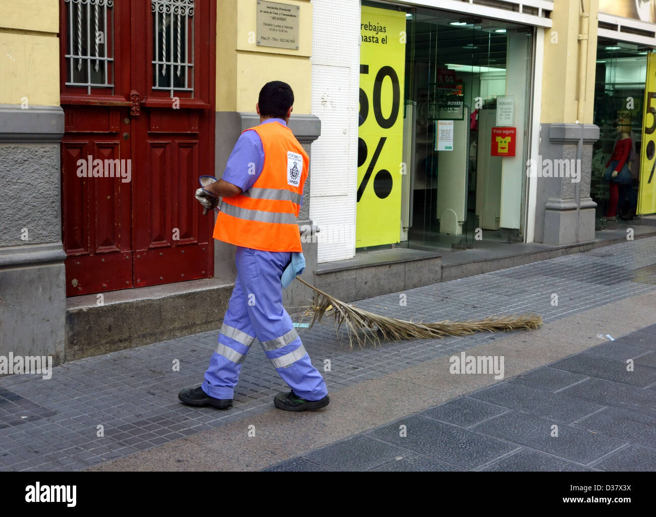 Street sweeper leaves hi-res stock photography and images - Alamy
