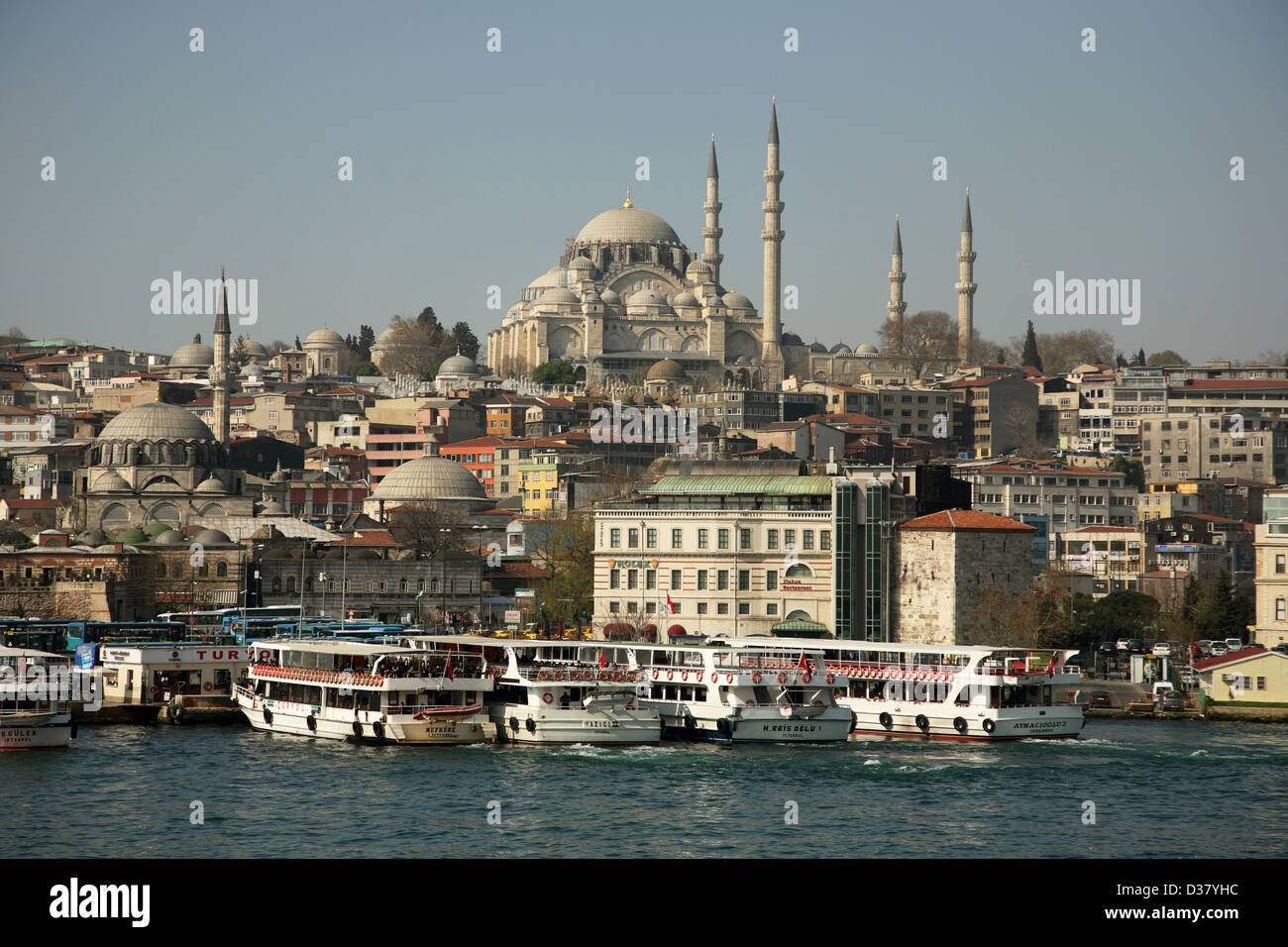 Eminonu dock hi-res stock photography and images - Alamy