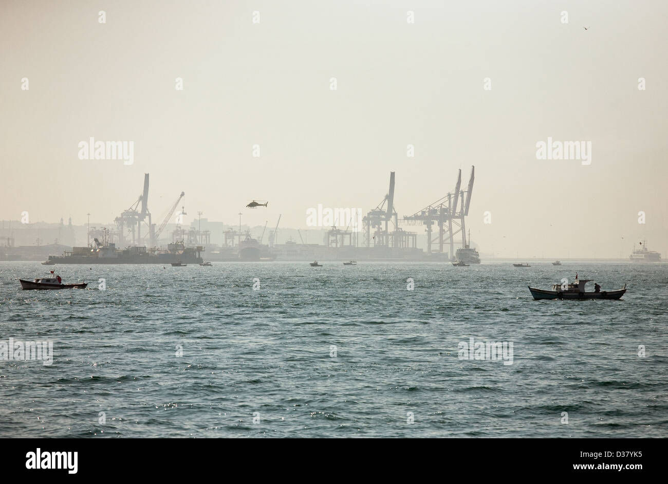 Container terminal shipping turkey hi-res stock photography and images ...