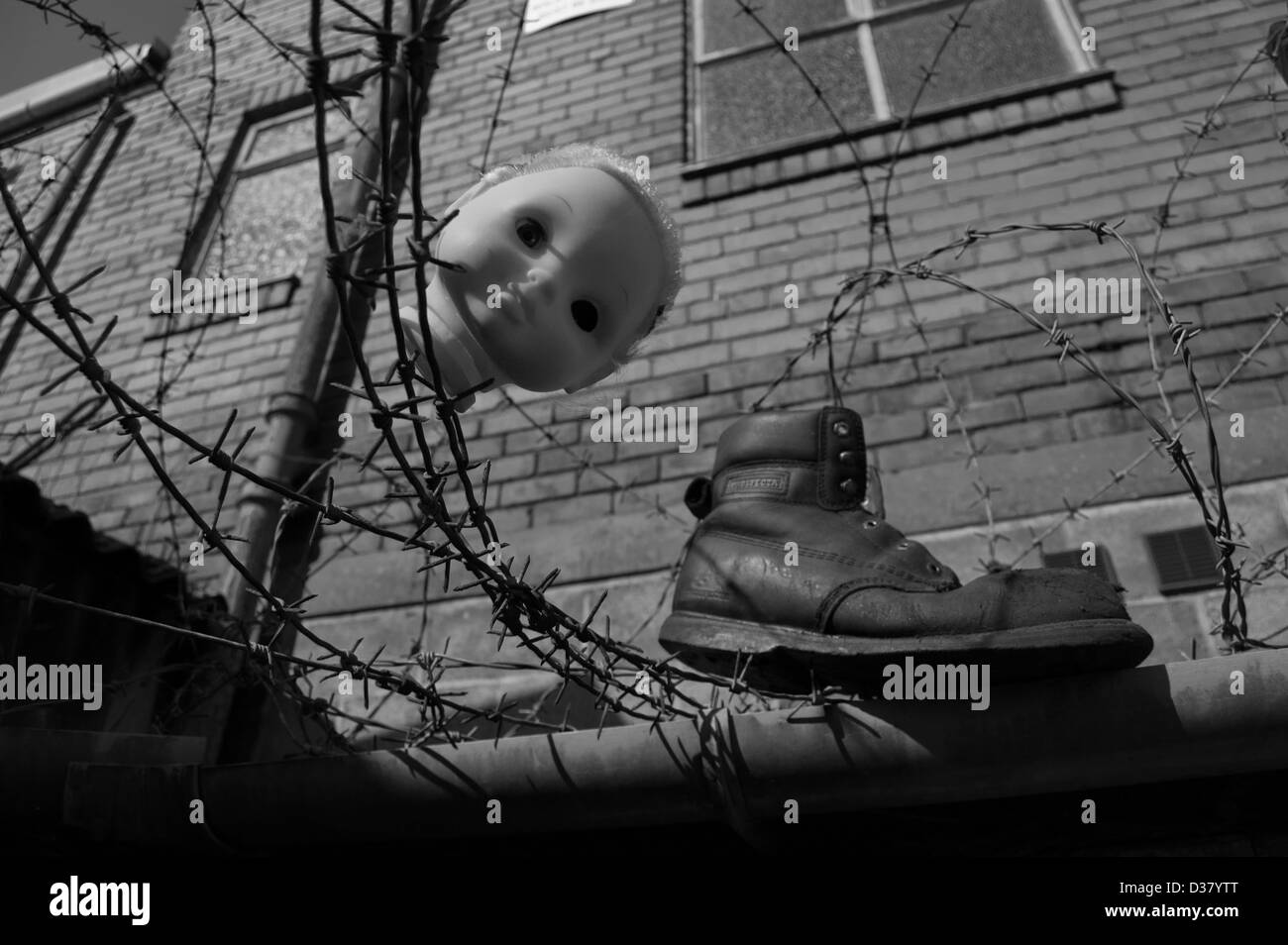 Wire dolls hi-res stock photography and images - Alamy