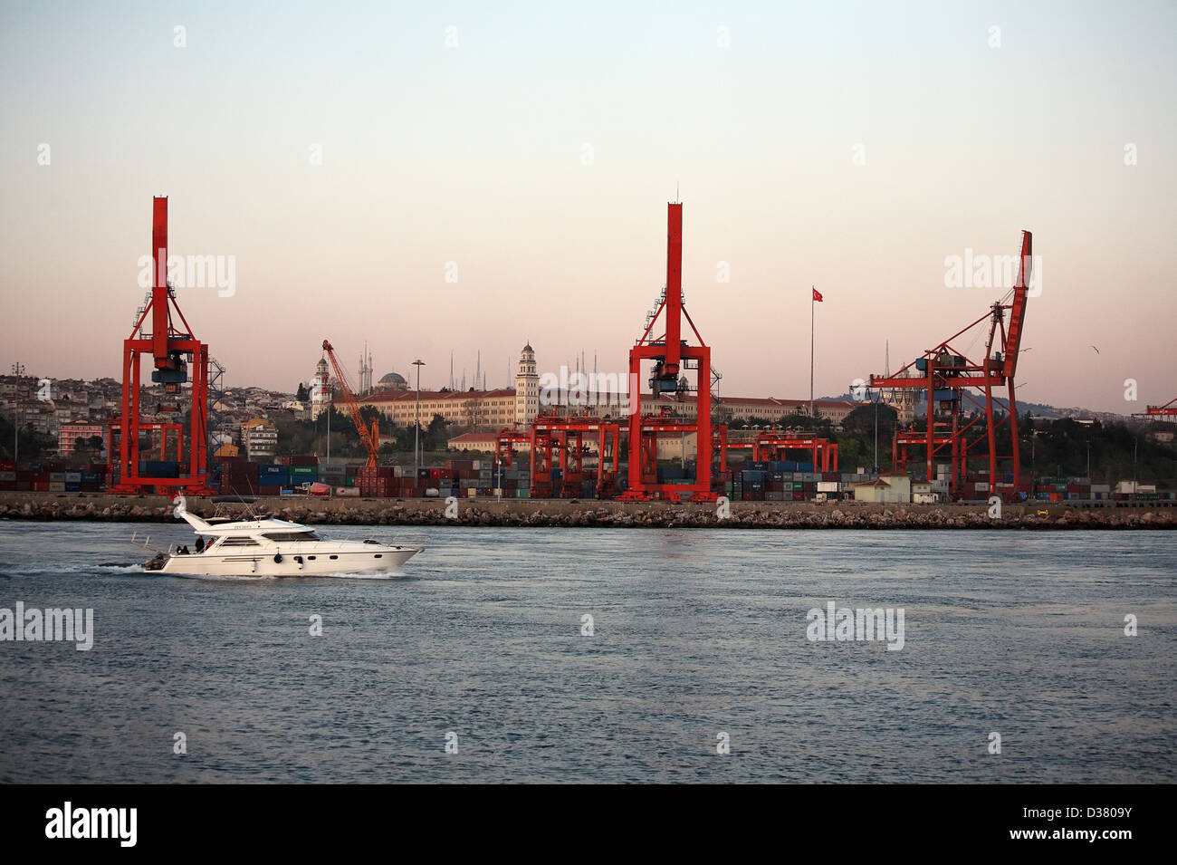 Istanbul limani hi-res stock photography and images - Alamy