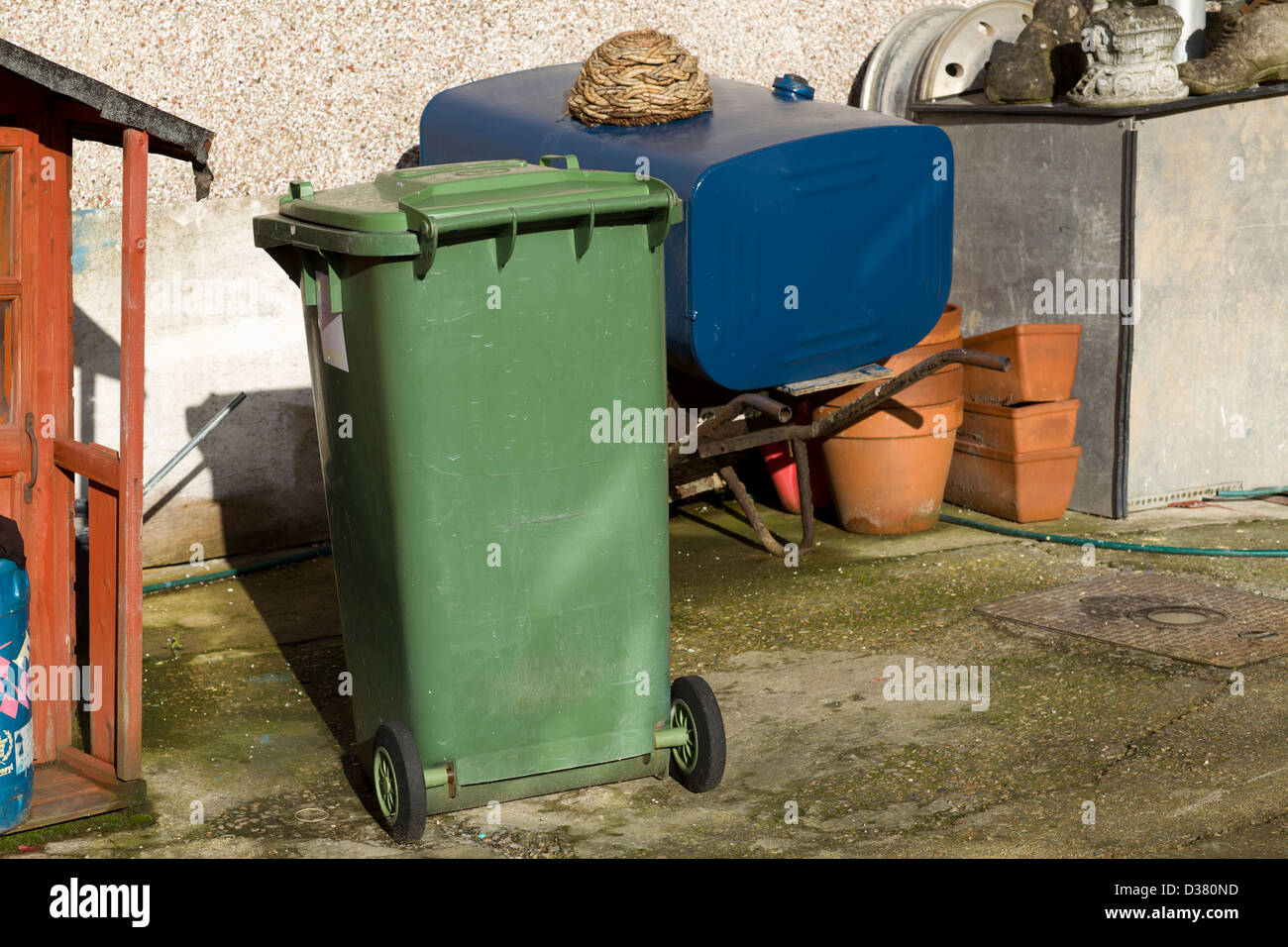 Rubbish clutter hi-res stock photography and images - Alamy