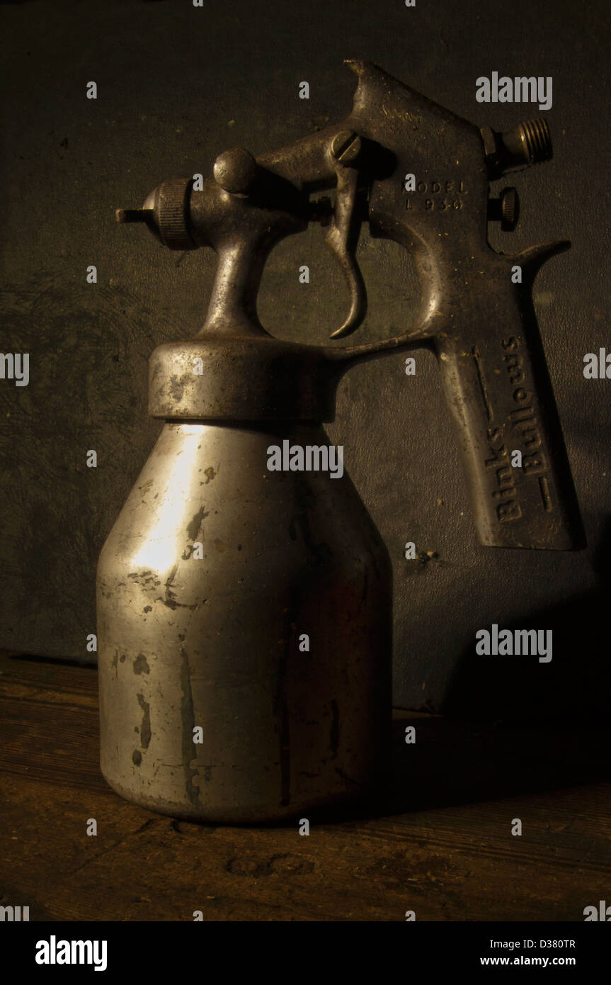 Old fashioned grease gun Stock Photo - Alamy