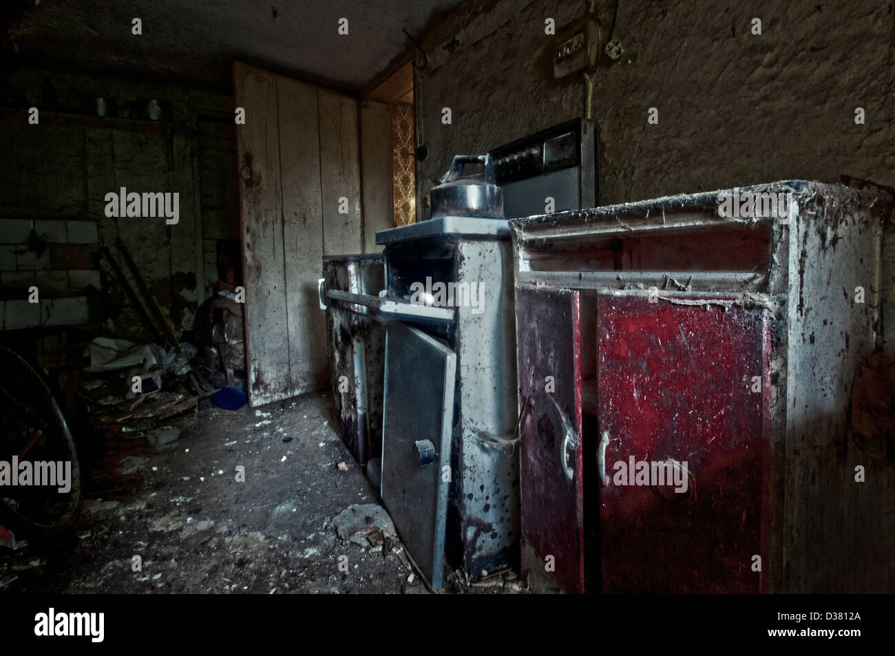 Derelict kitchen hi-res stock photography and images - Alamy