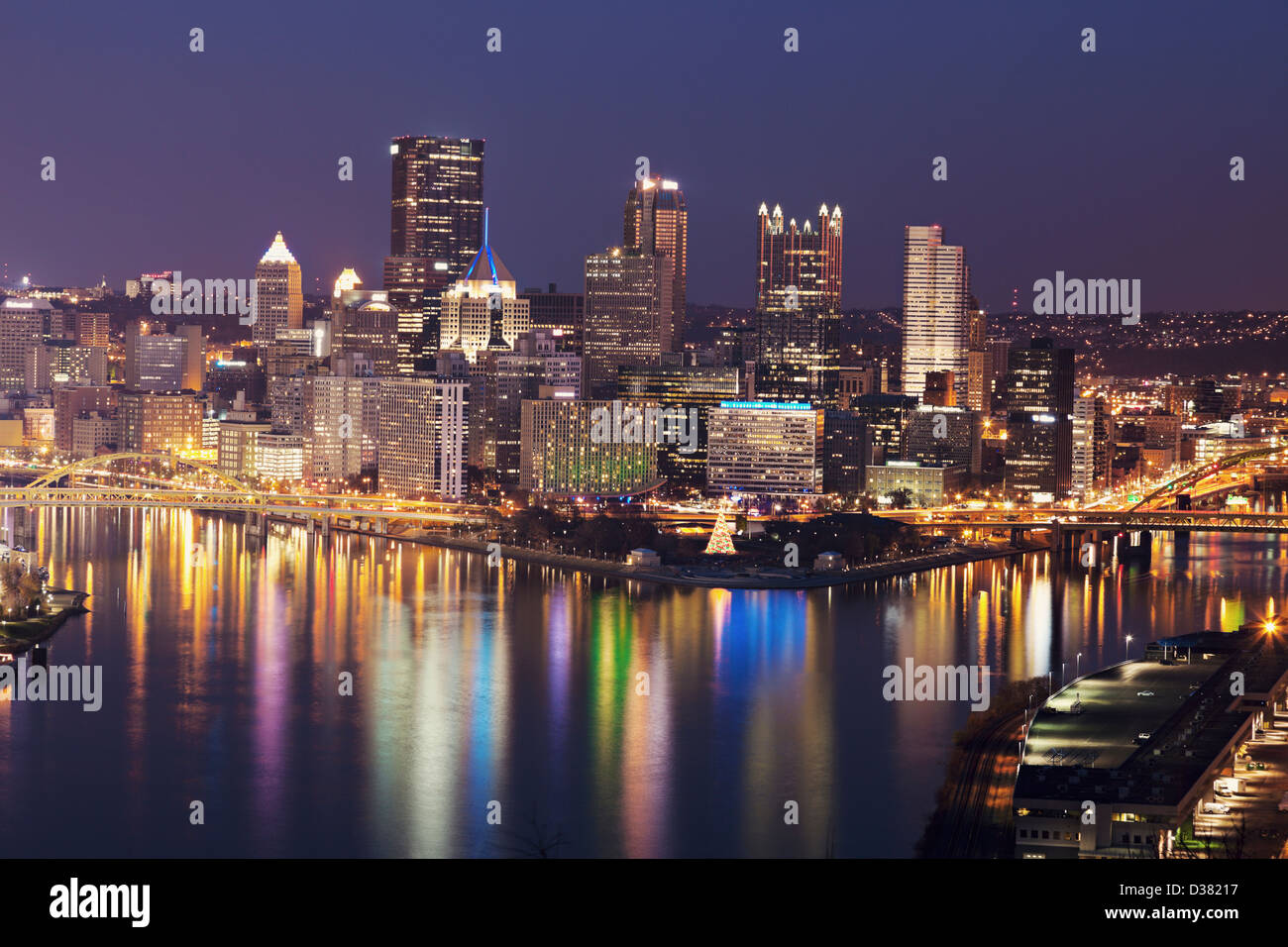 Pittsburgh pennsylvania skyline reflection hi-res stock photography and ...