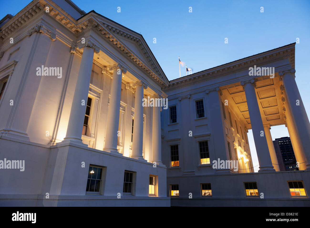 Virginia state capitol night richmond hi-res stock photography and ...