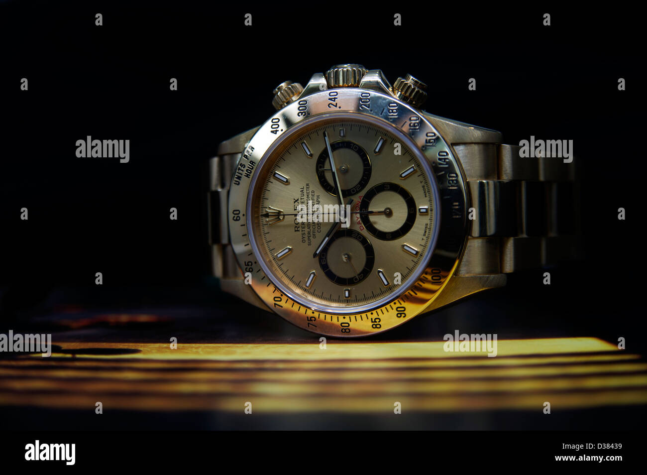 Quartz crystal mechanism hi-res stock photography and images - Alamy