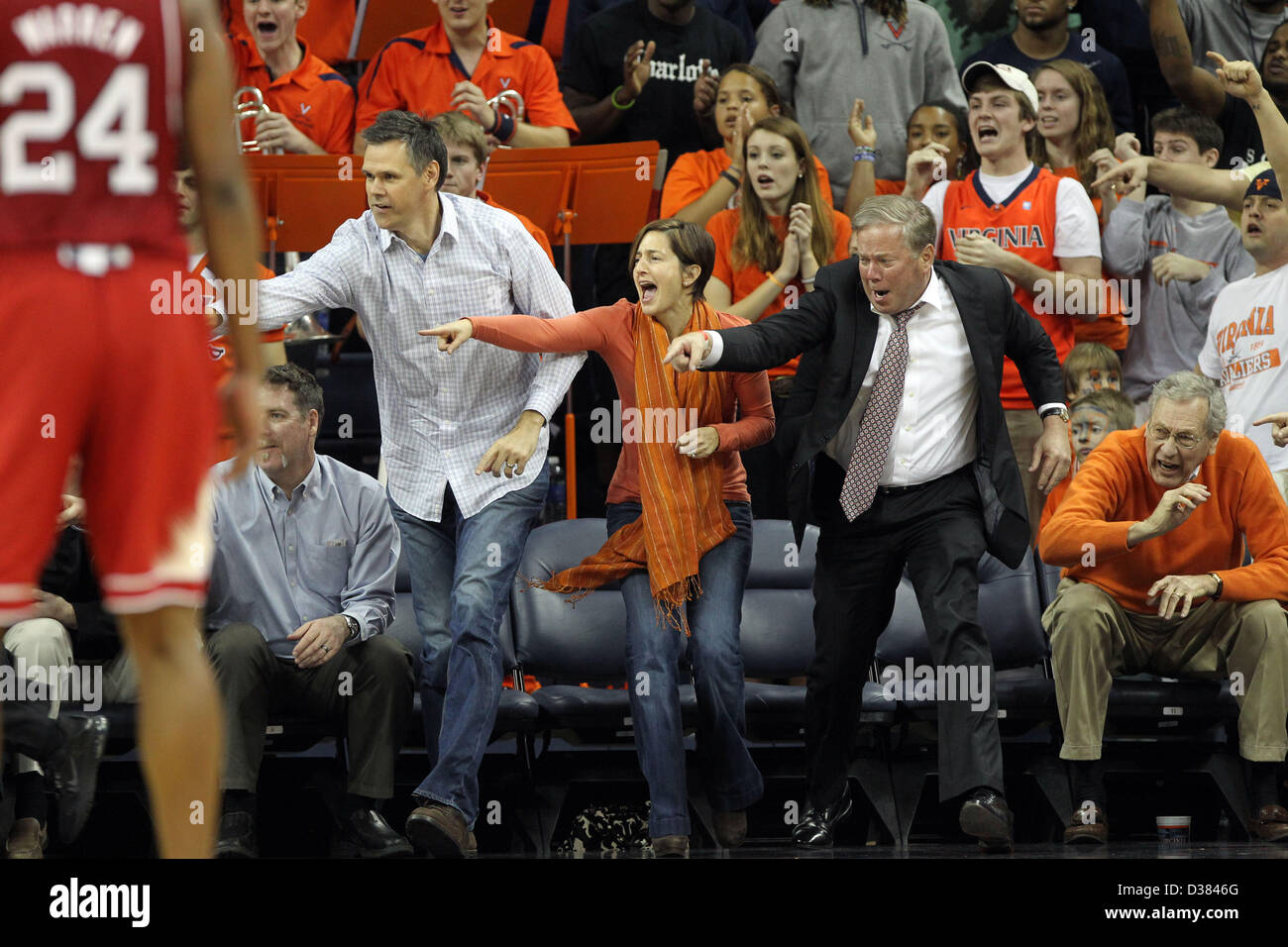 Jan. 29, 2013 - Charlottesville, Va, USA - Virginia fans help out the ...