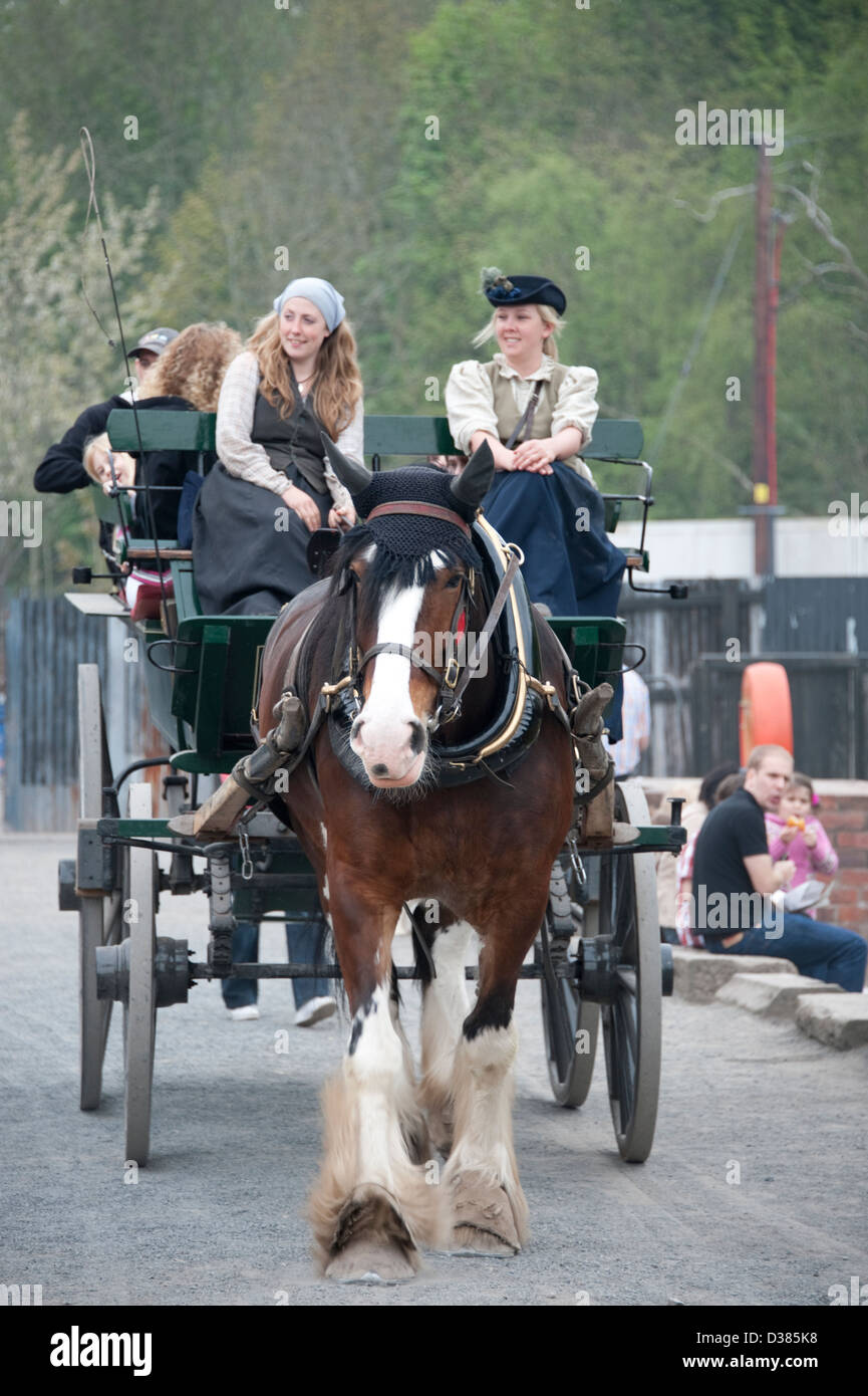 Victorian horse and cart hi-res stock photography and images - Alamy