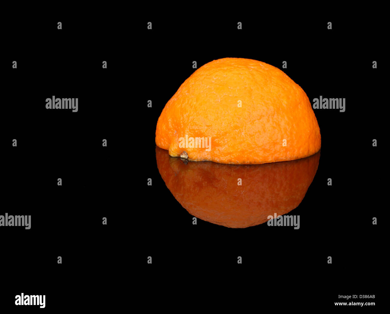 Half orange fruit water hi-res stock photography and images - Alamy