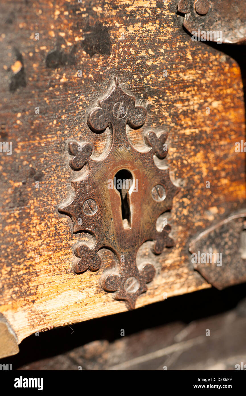 Ancient middle ages door lock Stock Photo - Alamy